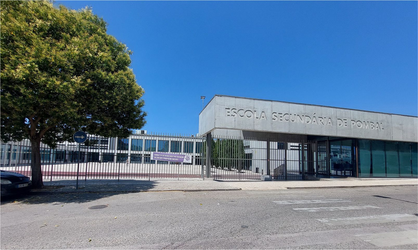 Escola Secundaria ADN Da Tua Escola: Escola Secundária D. Dinis